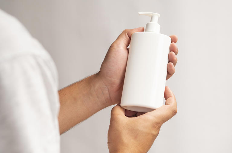 El mejor shampoo mexicano para cabello maltratado según Profeco y cuesta menos de $100 pesos