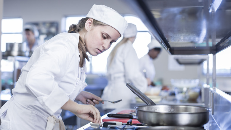 How Stage Shifts Help Restaurants Hire Staff