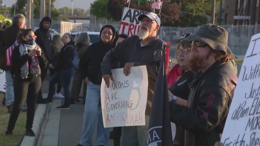 Broadview mayor places new restrictions on demonstrators at ICE ...