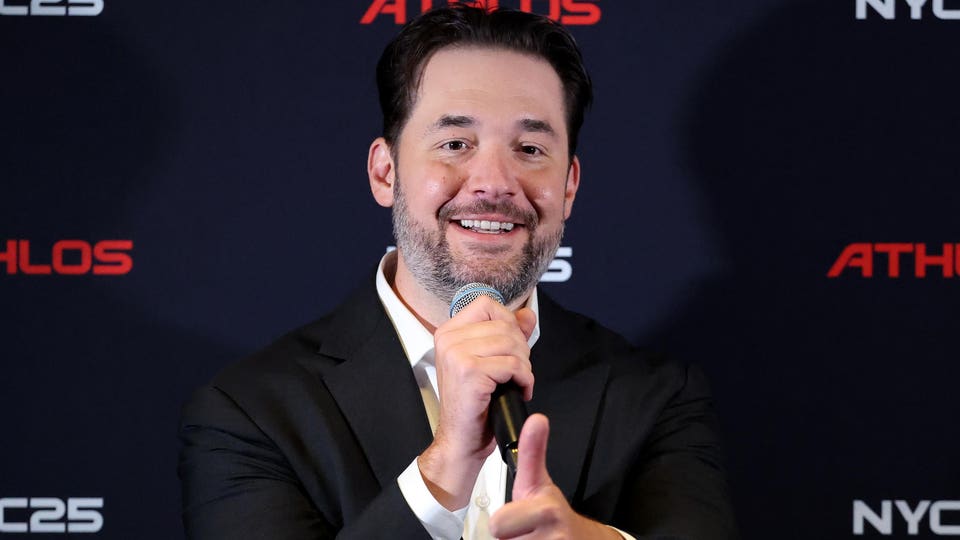 Ohanian And Altman Warn Of ‘Dead Internet Theory’—What Is It And How Is ...