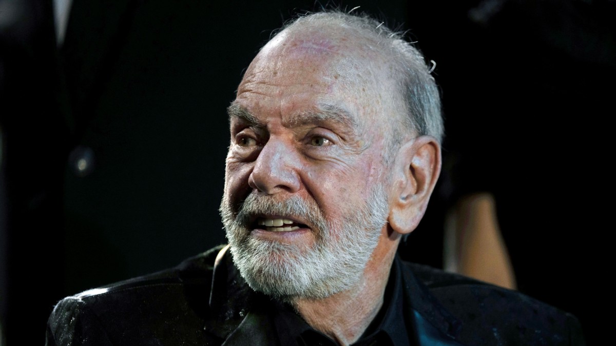 Viral Rock Band Closes Out After Neil Diamond Honored With Lifetime ...