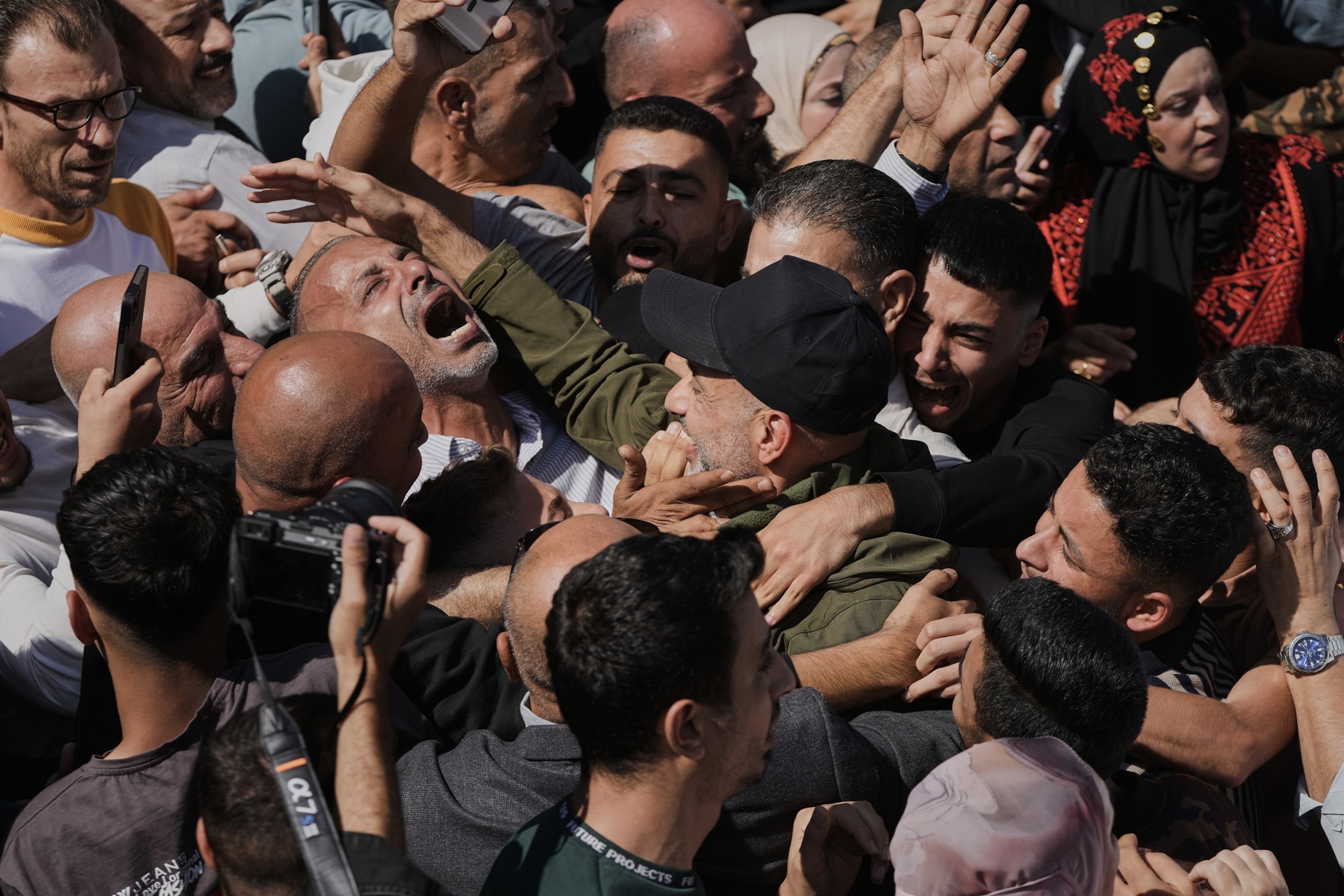 Freed Palestinian prisoners welcomed back to Gaza by huge crowds