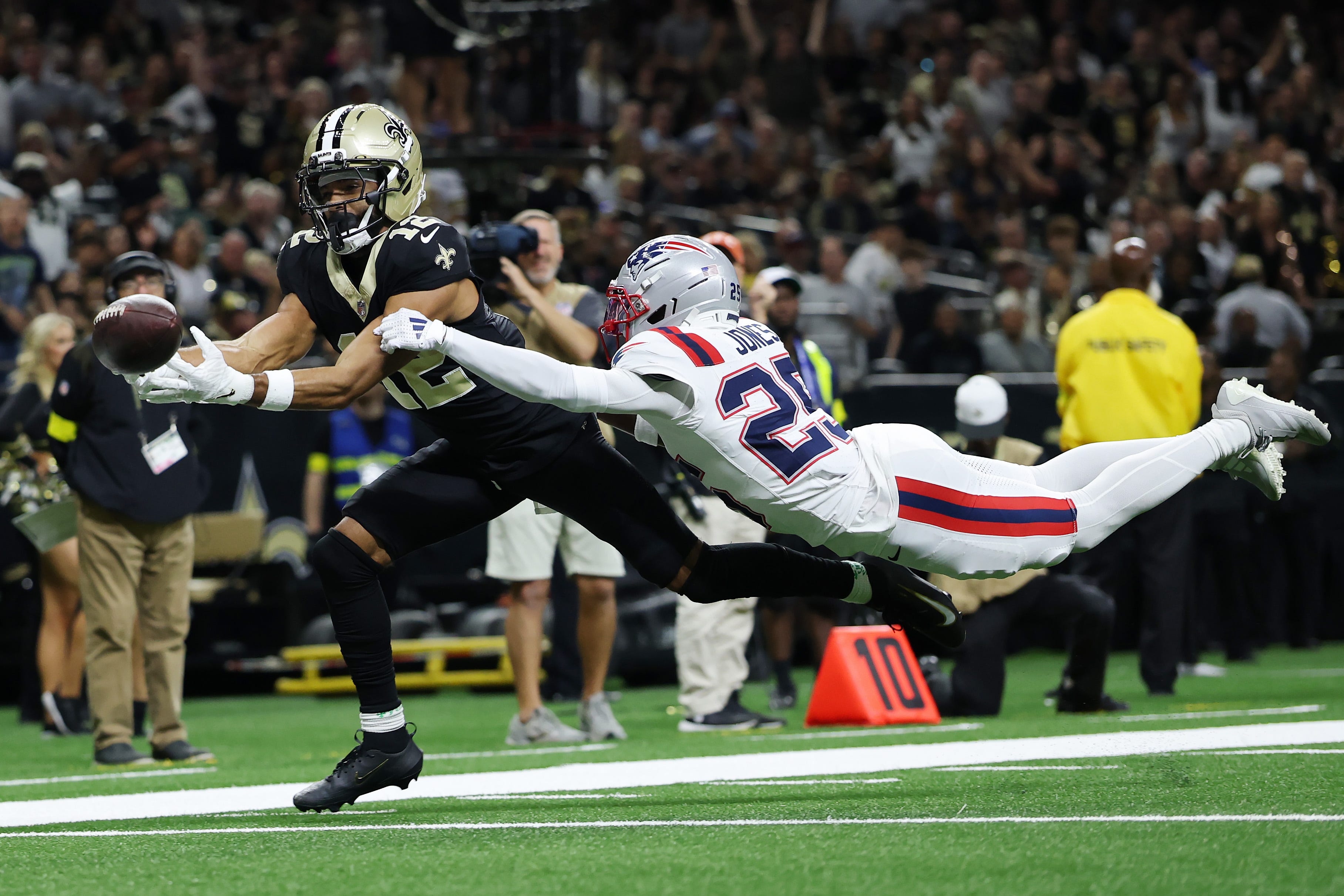 Best and worst defensive PFF grades for Patriots in win over Saints