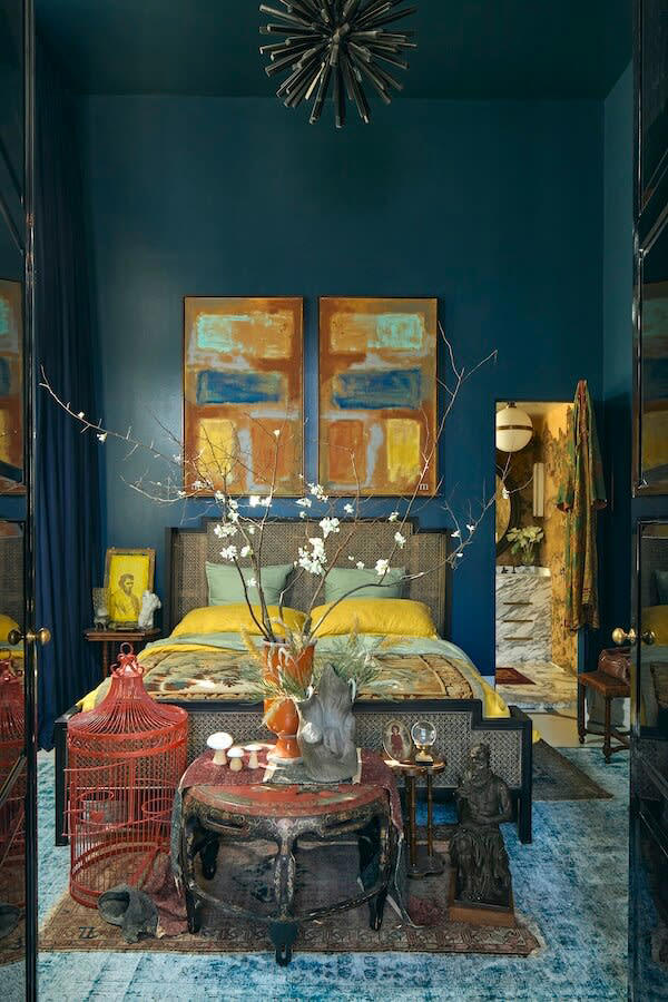 This Theatrical Birmingham Condo Blends Heirlooms, Art & Edge