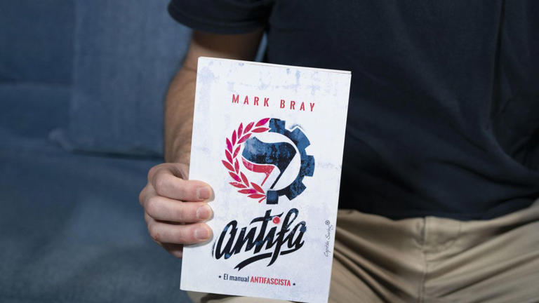 Mark Bray, autor de 'Antifa', tras salir de EEUU por amenazas: "Trump ...