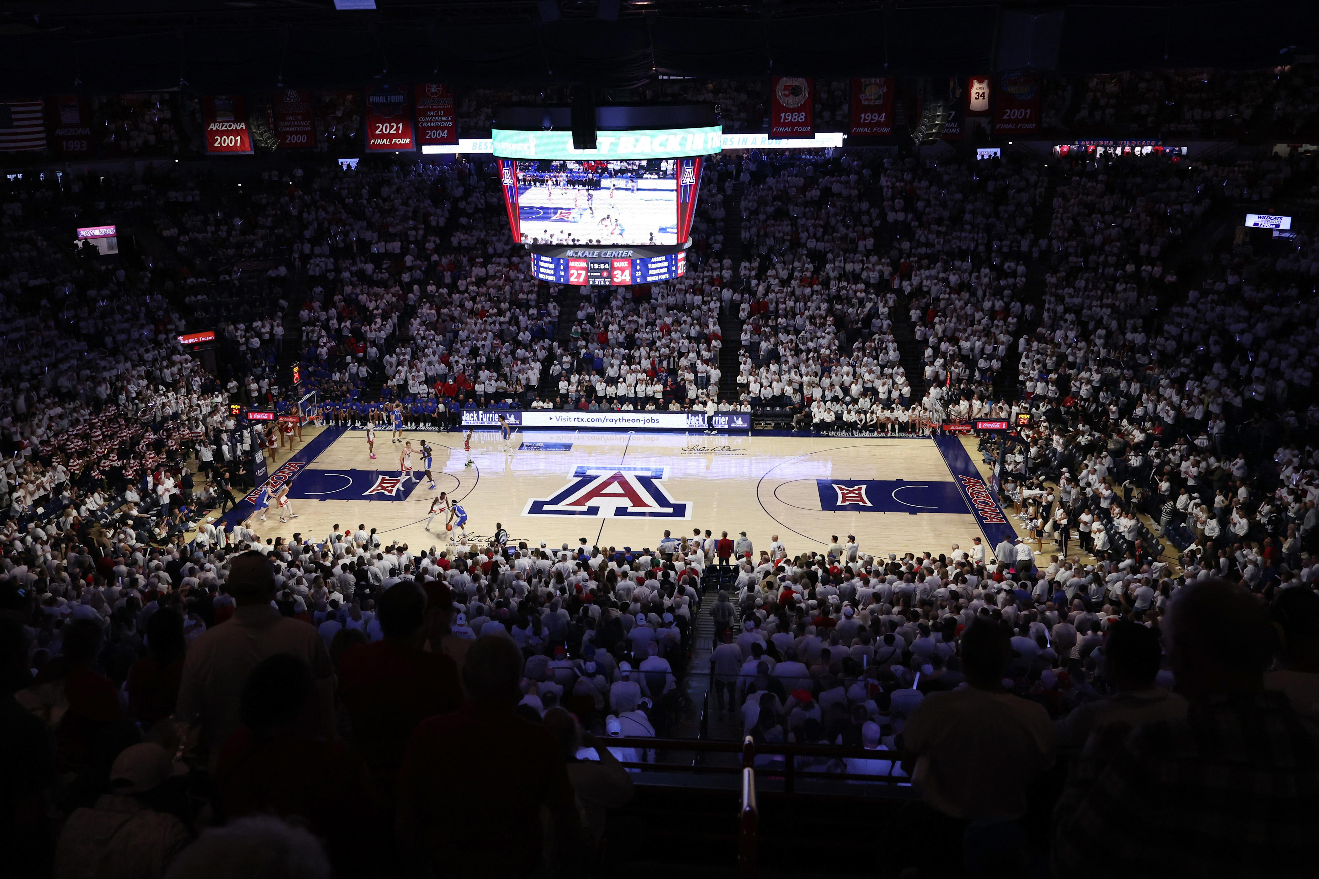 Arizona men's basketball lands in Top 25 with Koa Peat a projected starter