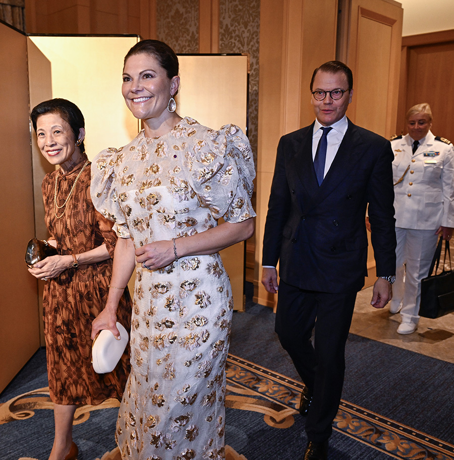 Chock i Tokyo: Prins Daniels dundertabbe framför kejsaren
