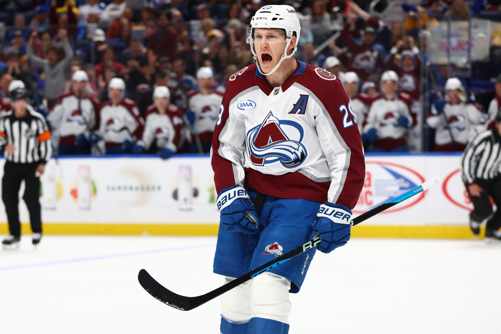 Avalanche's MacKinnon punctuates hot start with stick twirl, fist pump ...