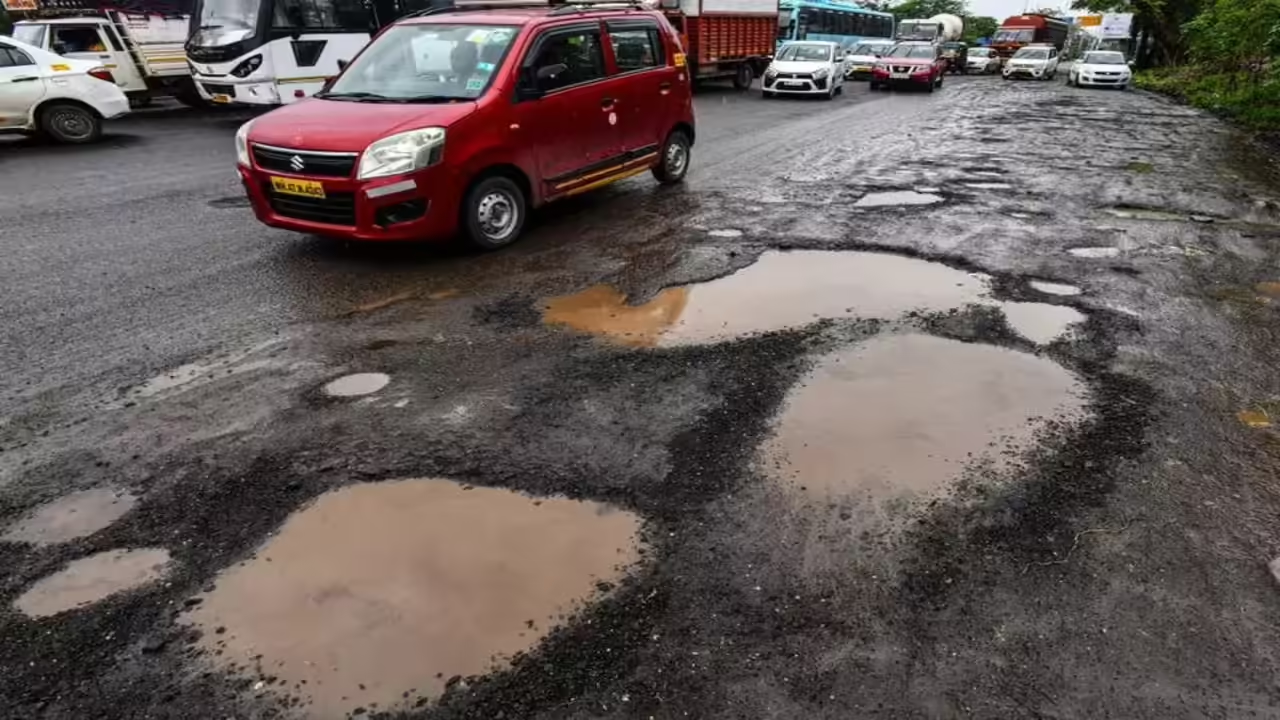 High Court orders Maharashtra to pay Rs 6 lakh for pothole deaths