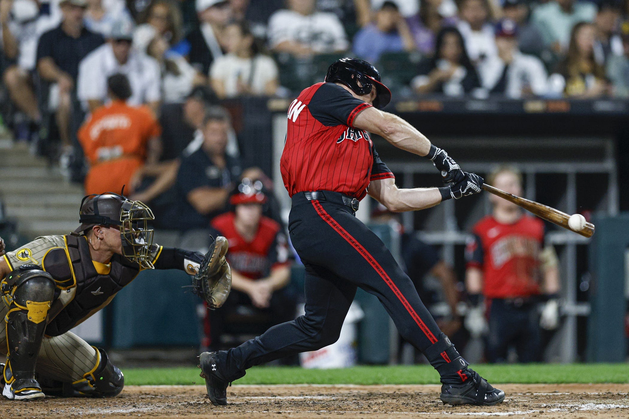 Pirates add released outfielder to 40-man roster