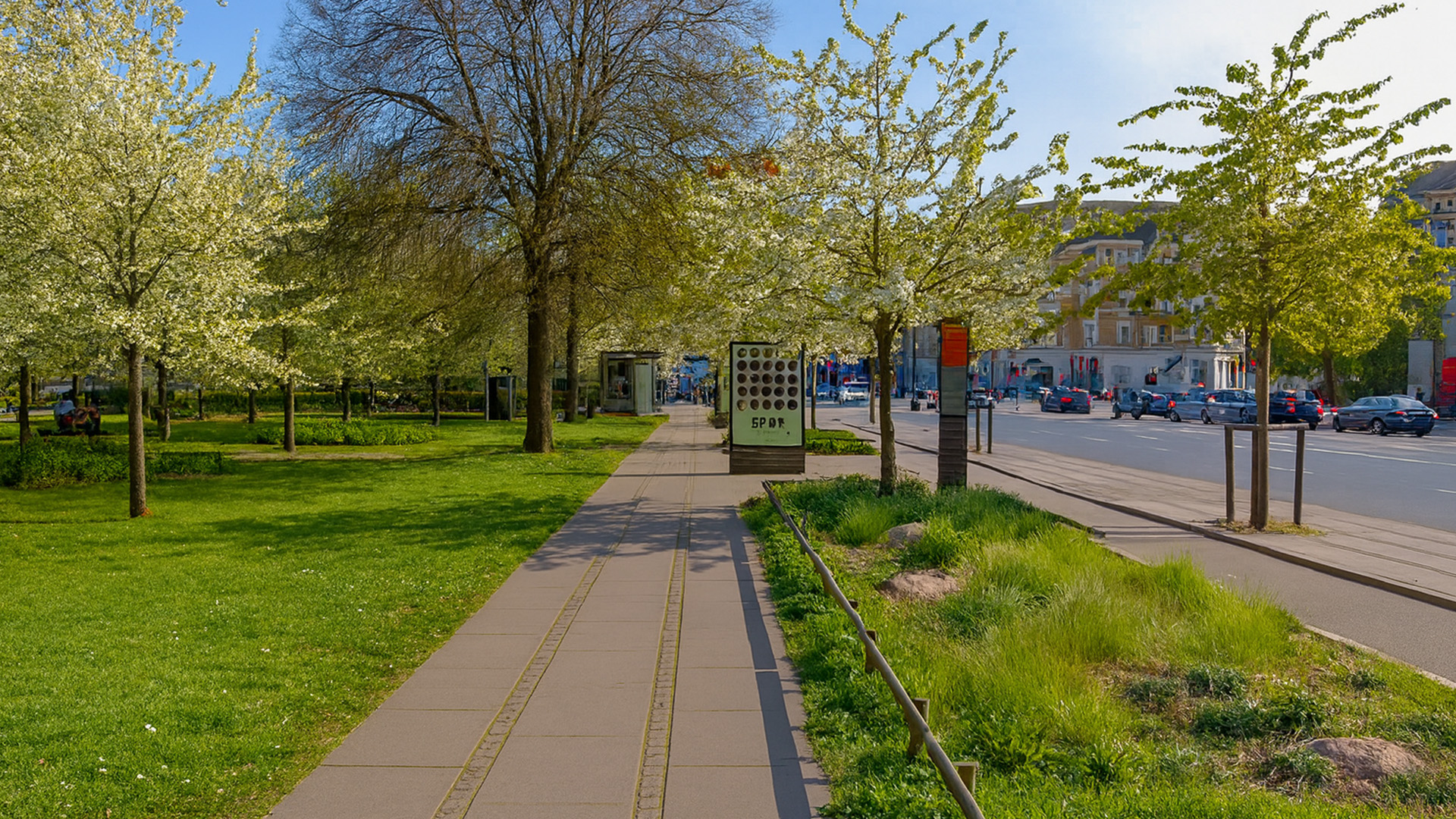 Aarhus – Walking to Aarhus Ø via City Center 4K