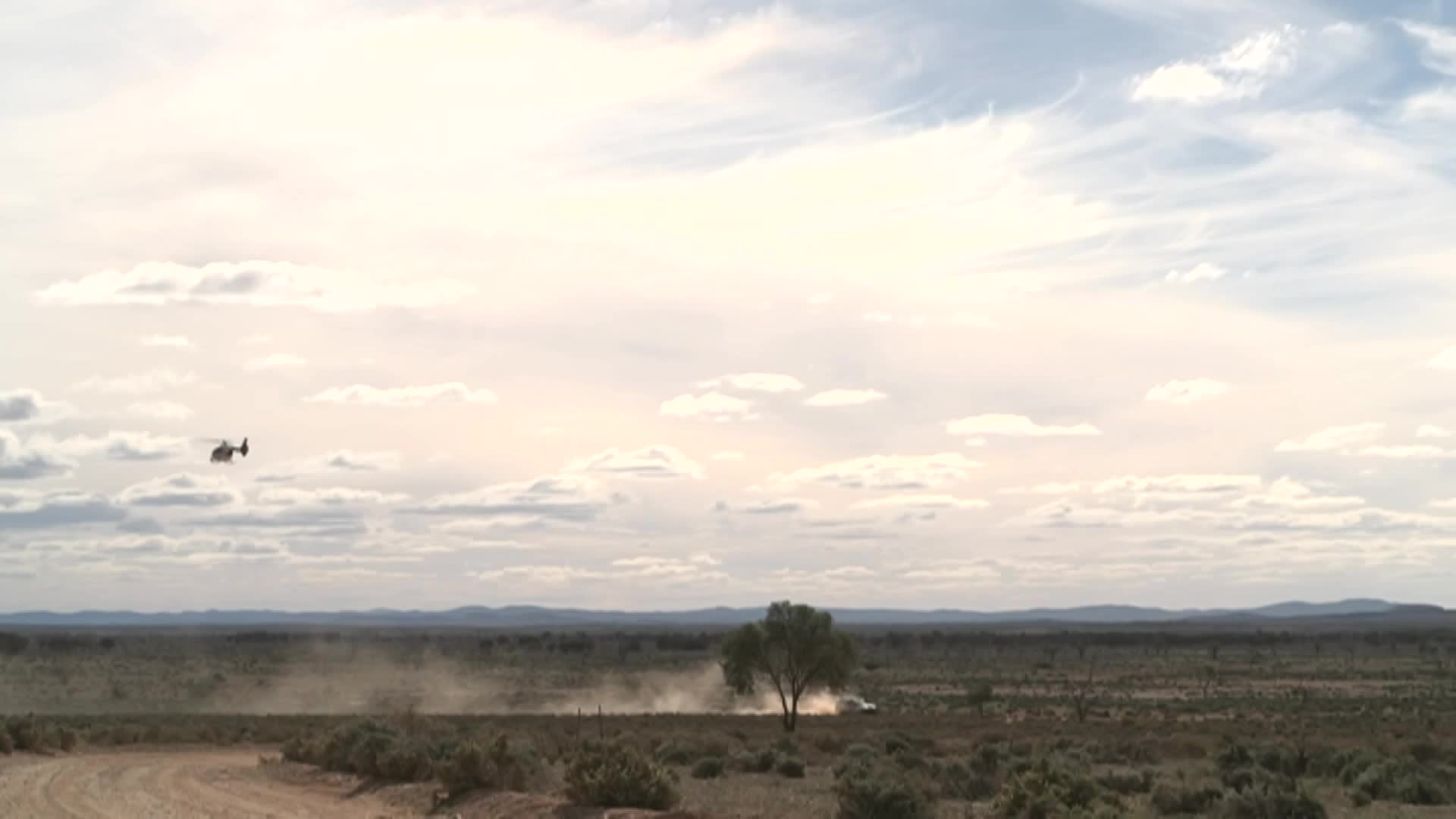 Police and ADF renew search for 4-year-old Gus in South Australia's outback