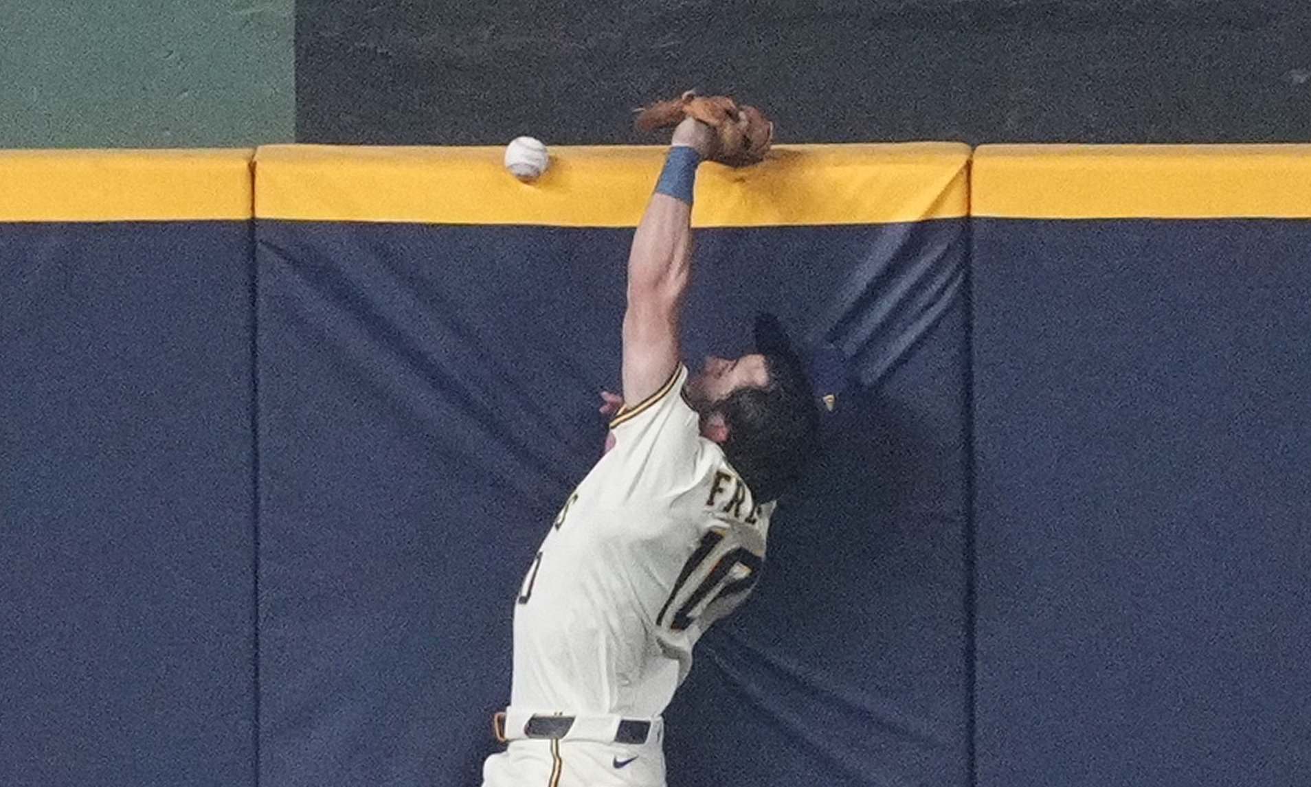 MLB fans hail 'greatest play in HISTORY' after Dodgers thought they had ...