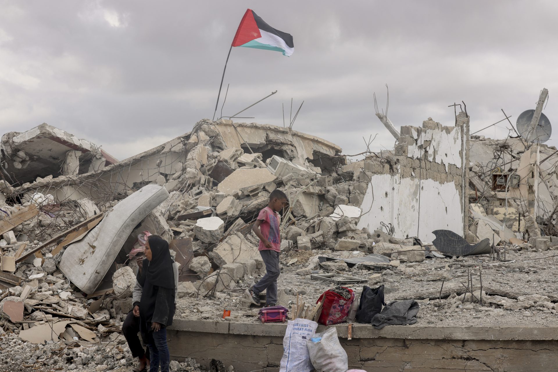 In pictures: Gazans return home to ruins