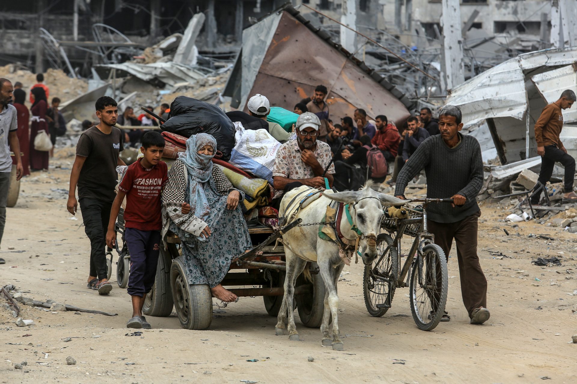 In pictures: Gazans return home to ruins