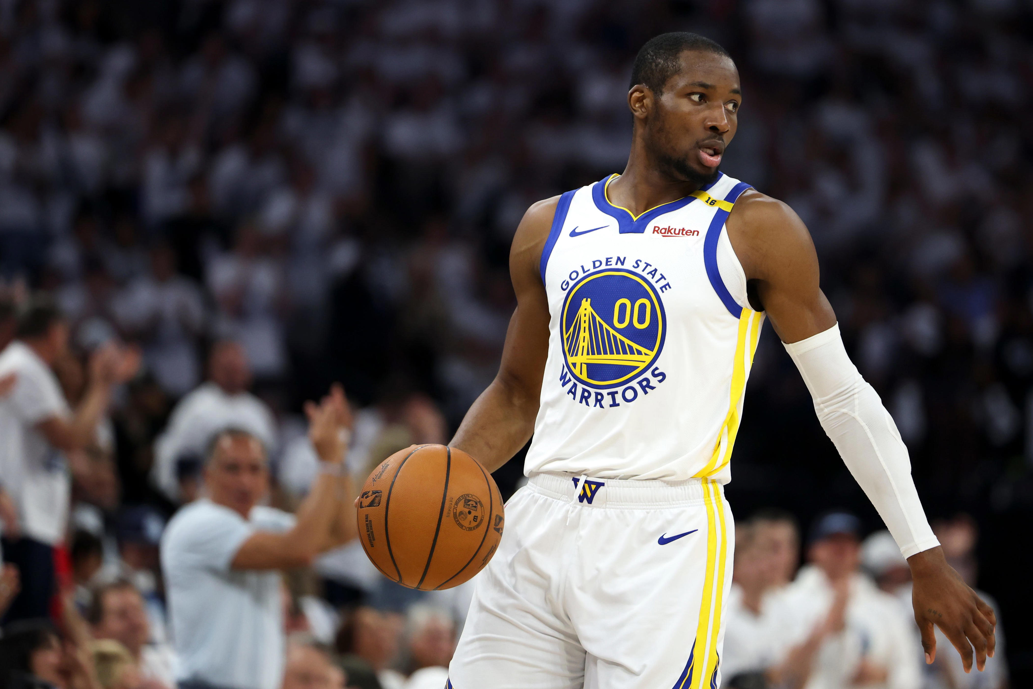 Watch: Jonathan Kuminga soars for explosive must-see dunk vs. Lakers