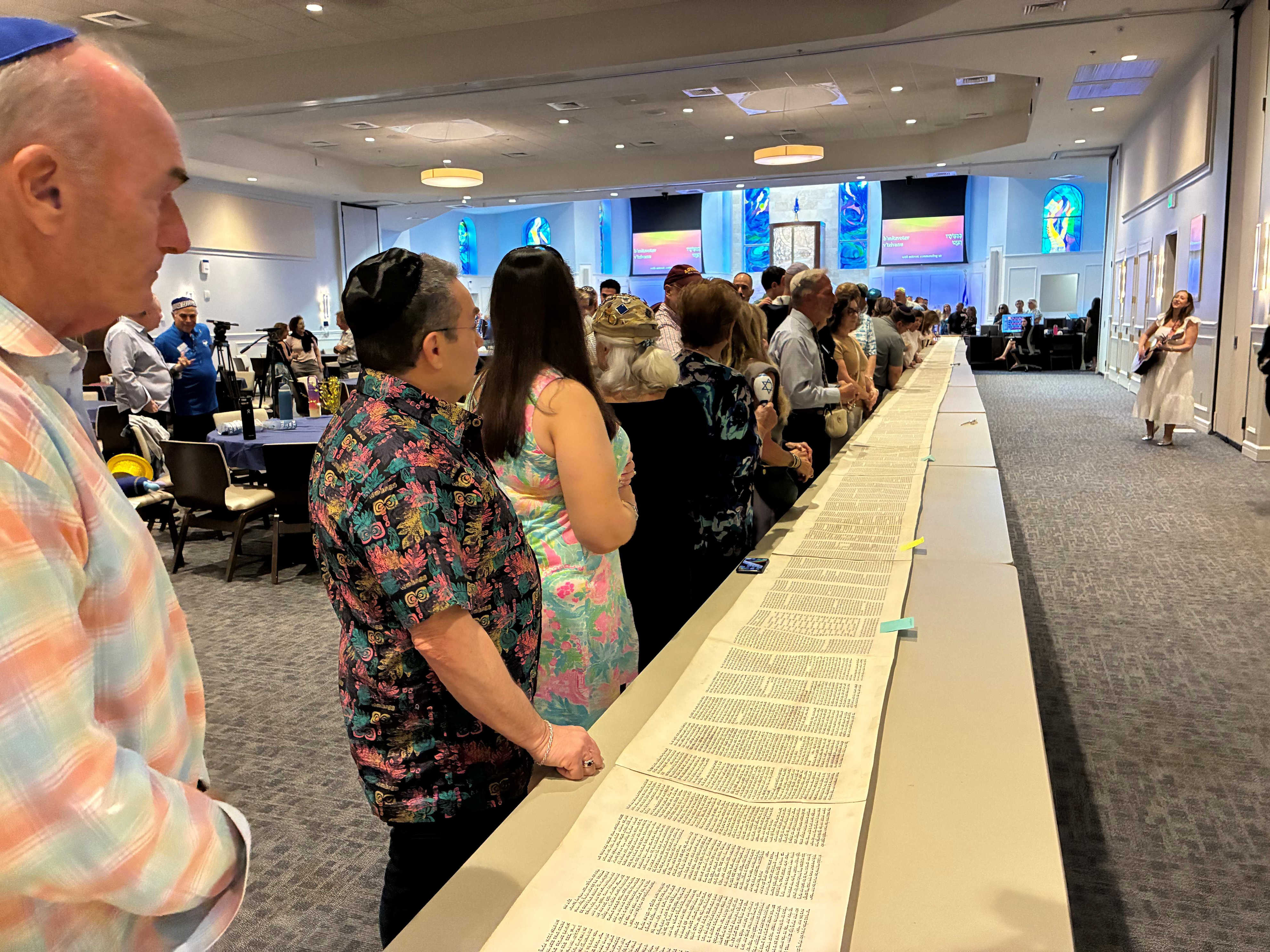 Hostage release sparks return of Simchat Torah celebrations to Temple ...