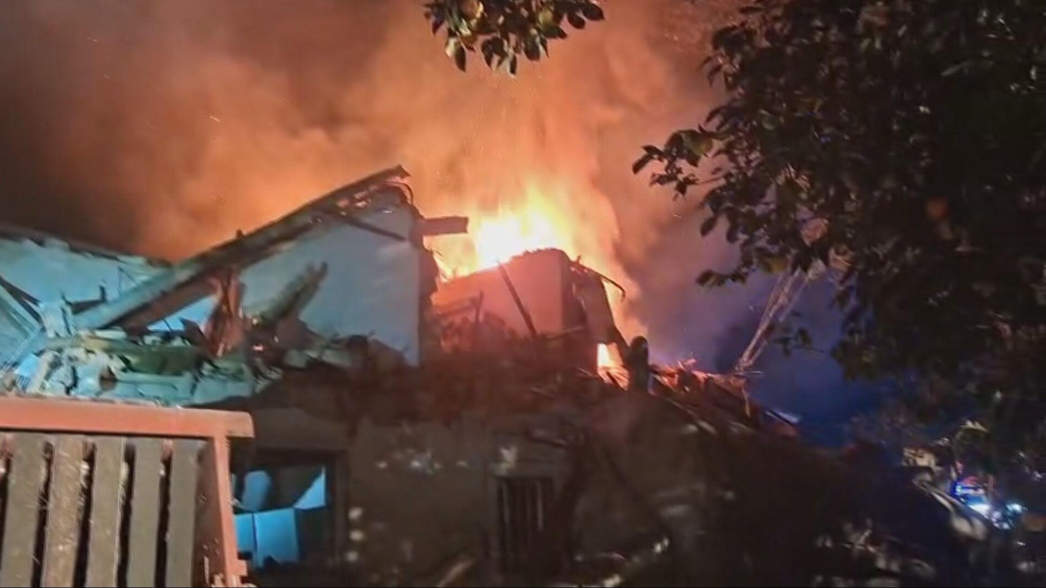 Esplosione in un casolare a Castel d'Azzano durante uno sgombero: morti ...