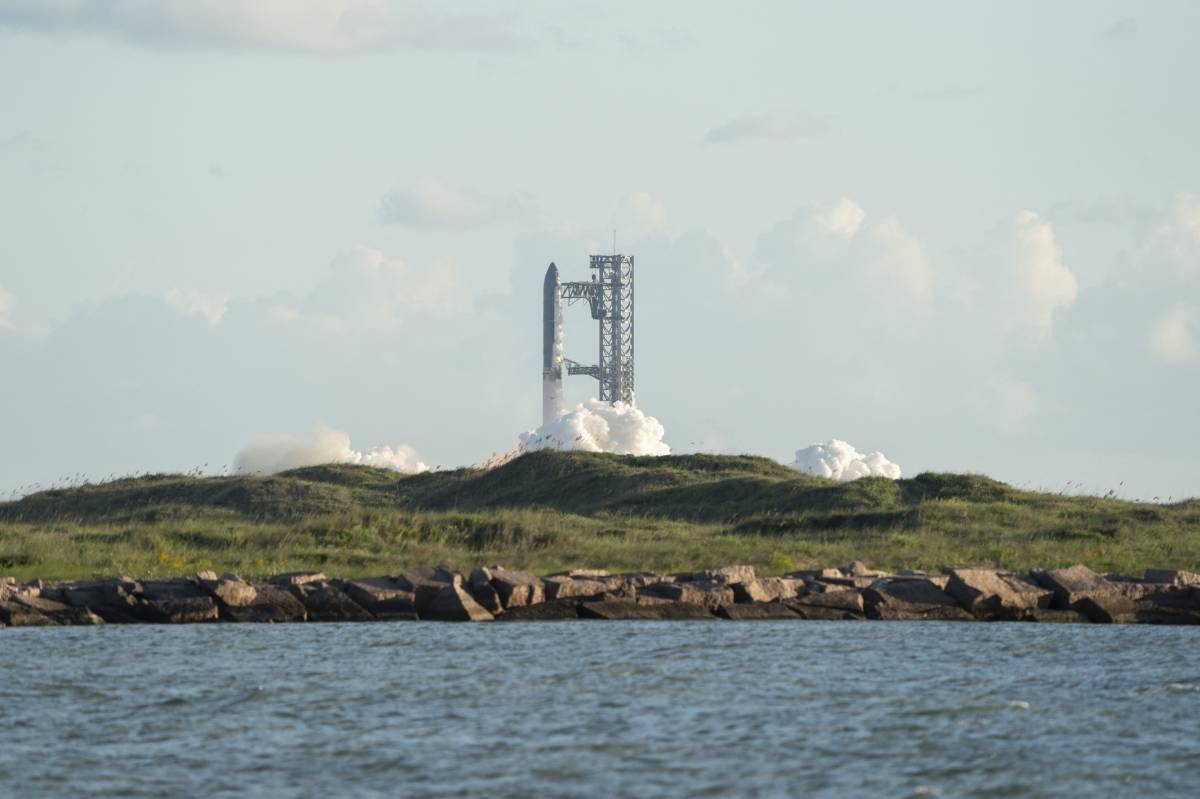 SpaceX launches Starship megarocket on successful test flight