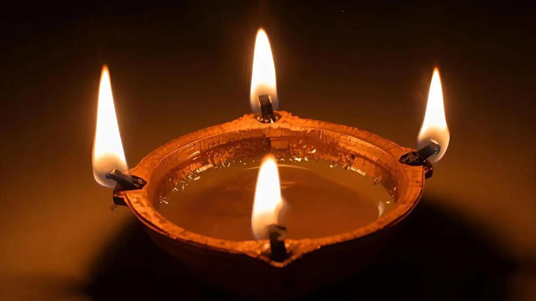 Dhanteras 2025: When Should You Light the Yama Deepam?