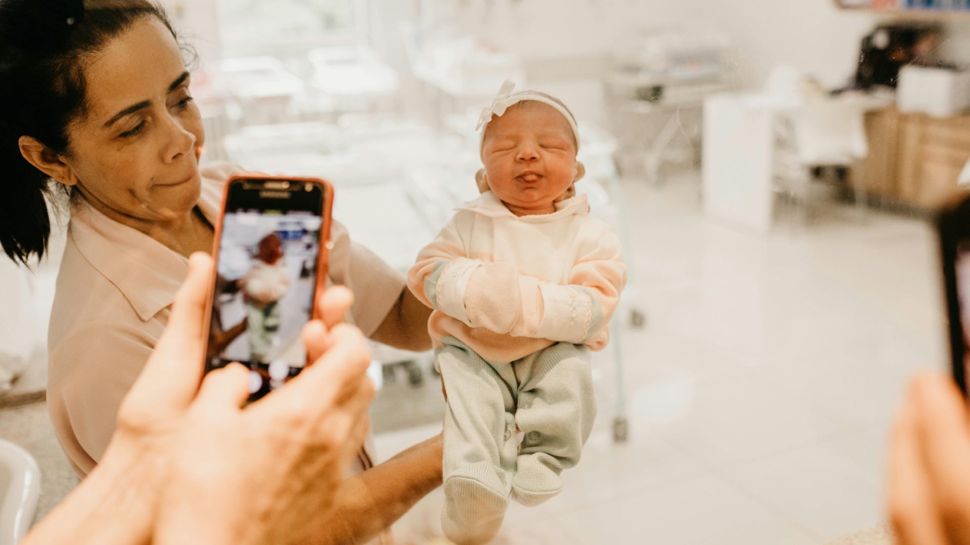 30,000 people watched her birth on Twitch… and the internet went wild