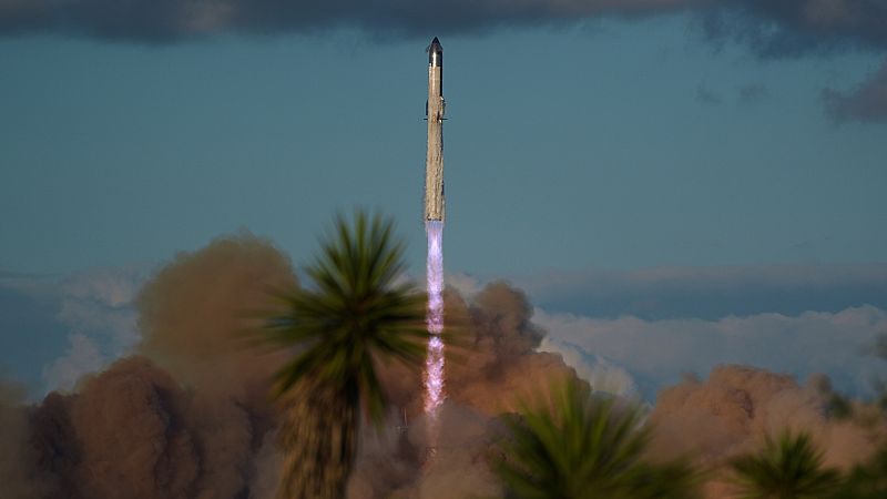 SpaceX lança com sucesso o 11º voo de teste do foguetão gigante Starship