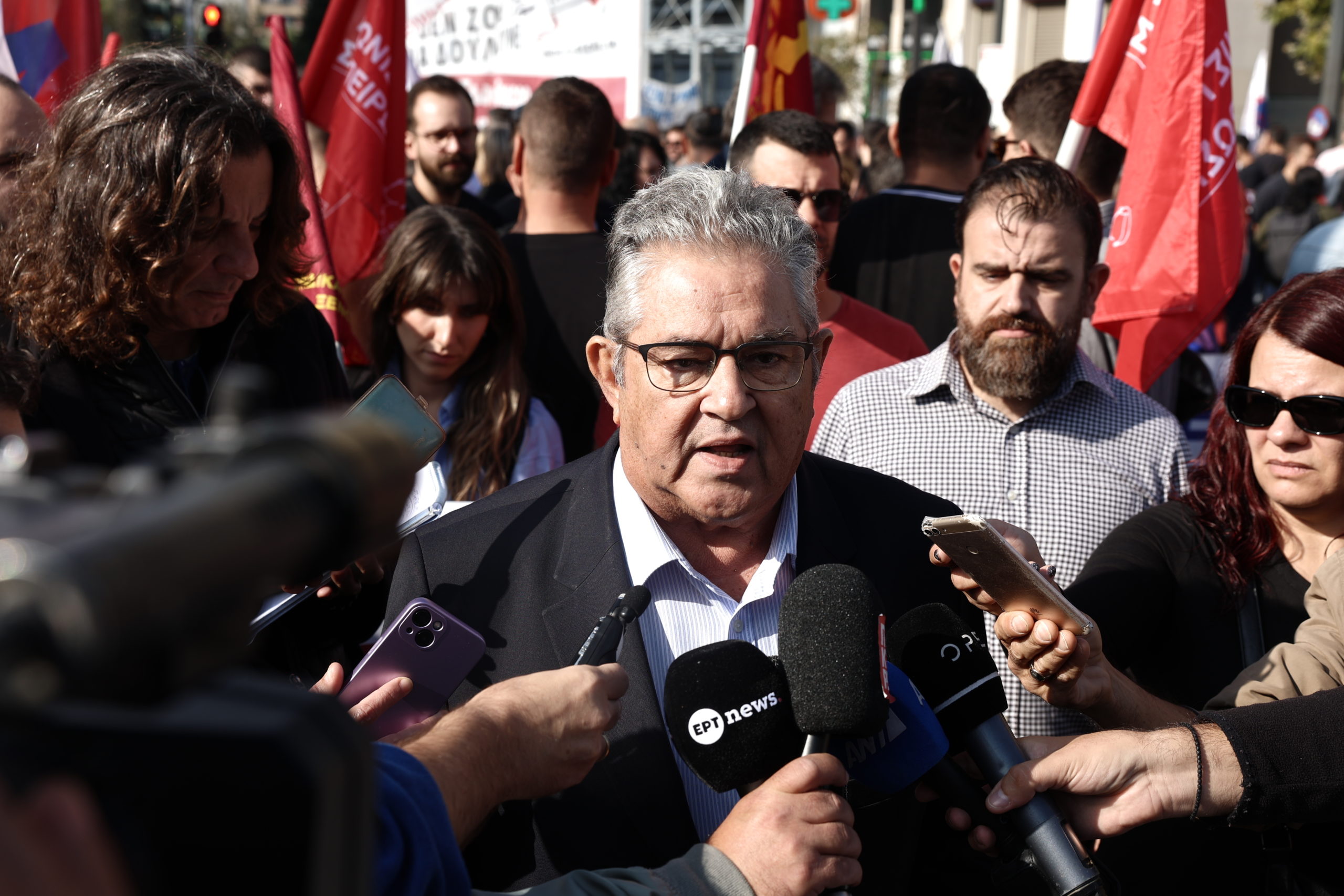 Κουτσούμπας: Οι εργαζόμενοι θα πετάξουν το νομοσχέδιο-τερατούργημα στα ...
