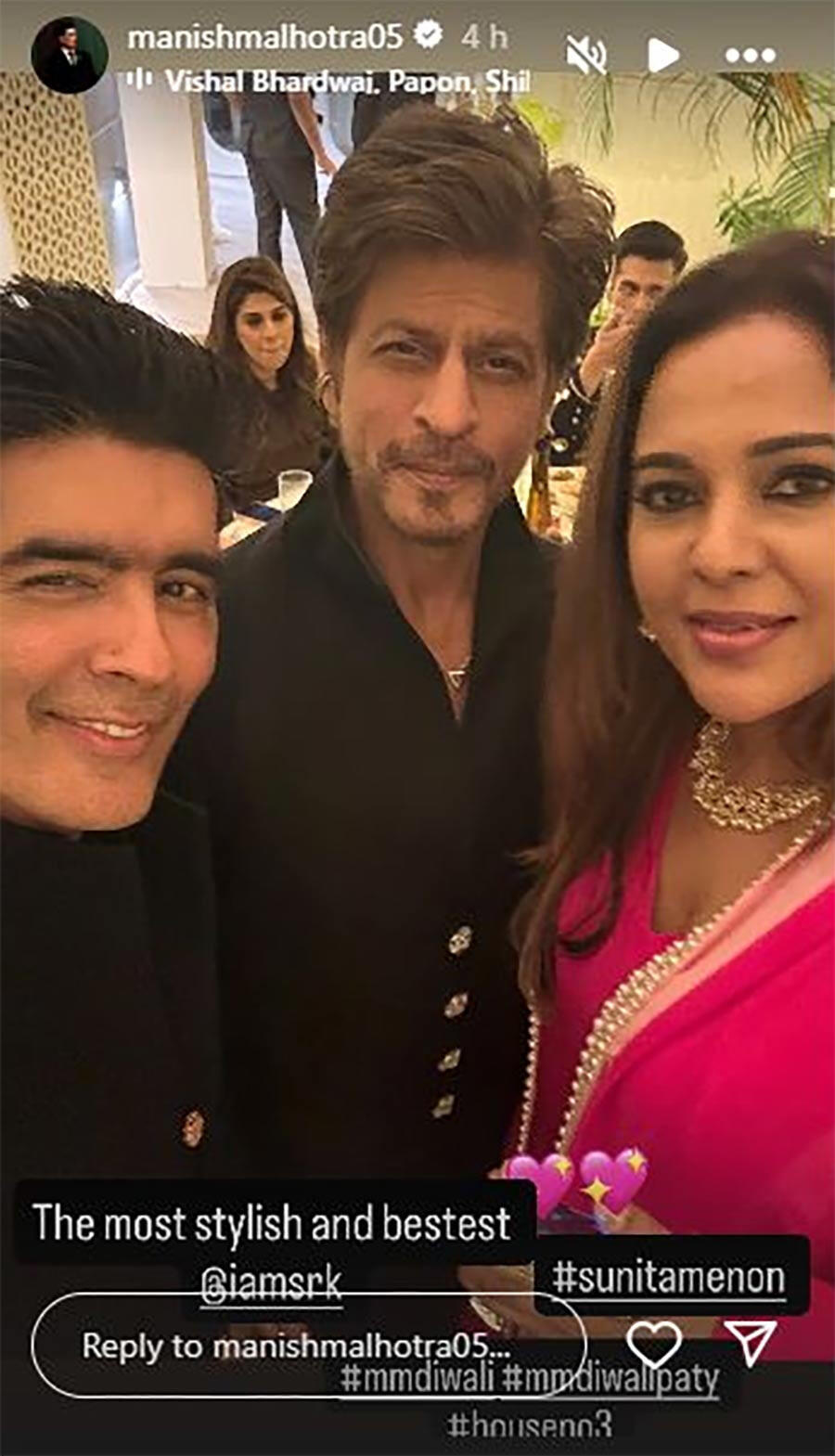 Shah Rukh Khan Poses for a Cute Selfie As He Attends Manish Malhotra's Diwali Party