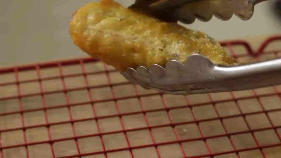 How to Make Realistic Flaky Fish Using Banana Blossom
