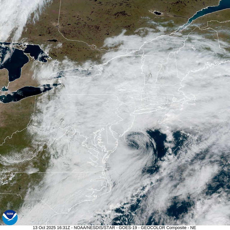 Fierce nor'easter wallops Connecticut with rain, wind, road closures