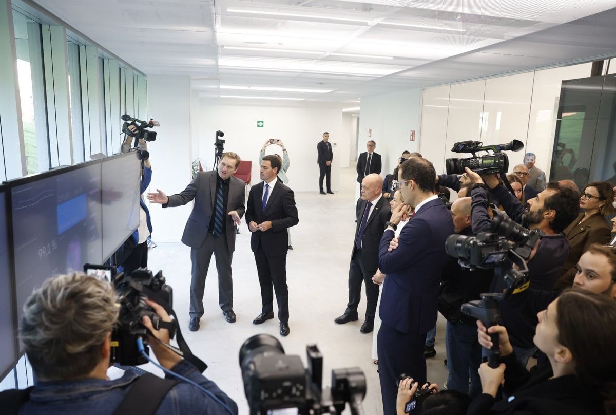 Así es el nuevo ordenador cuántico IBM Quantum System Two, el "más ...