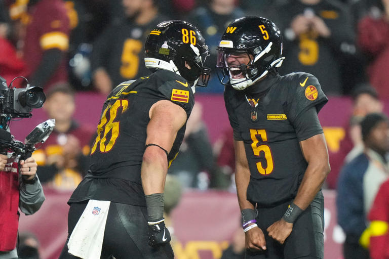 No Hail Mary magic this time and Moody's last-play kick lifts the Bears ...