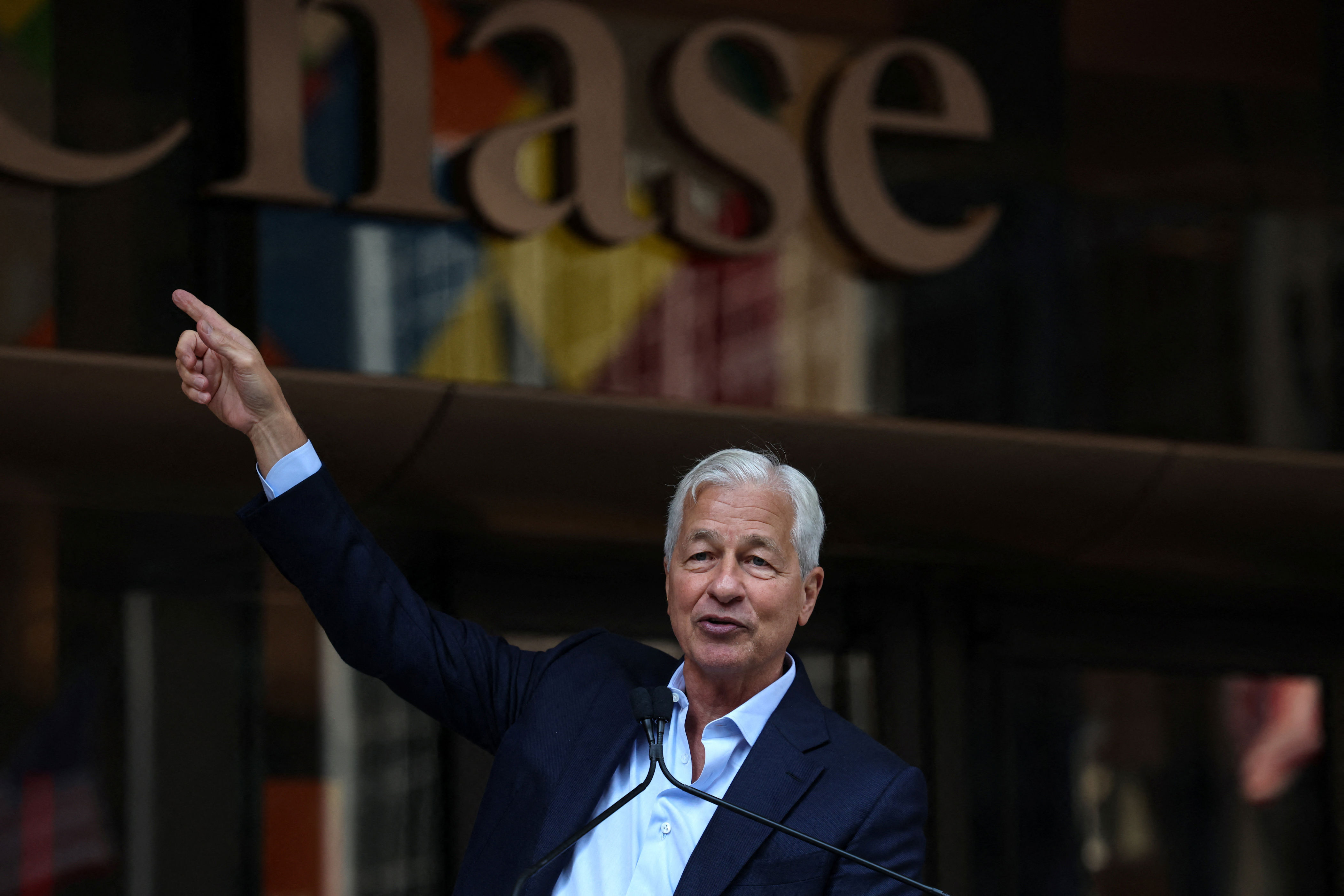 Wall Street bonanza boosts profits at JPMorgan