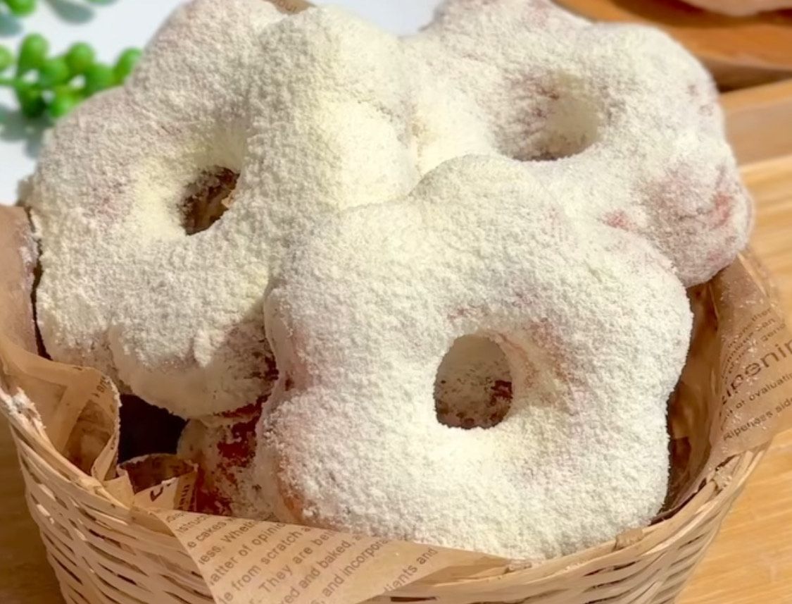 Resep Milk Donut Viral: Donat Lembut dengan Taburan Susu Bubuk Melimpah!