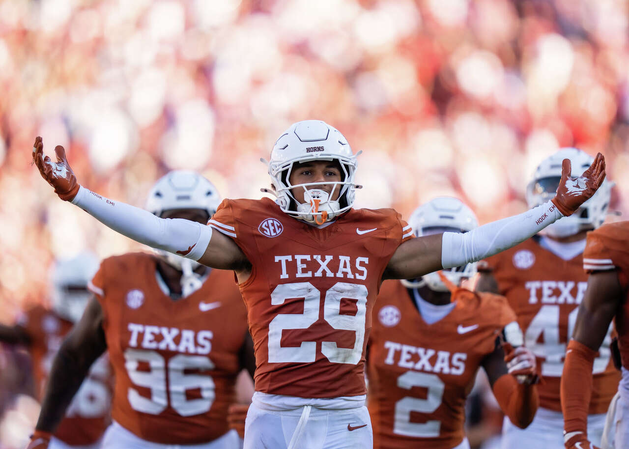 Texas football getting key contributions from 'really good' freshmen