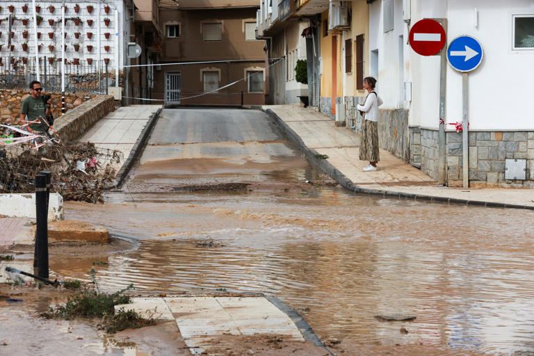 Spain flooding map: Weather alerts remain in place after homes ...