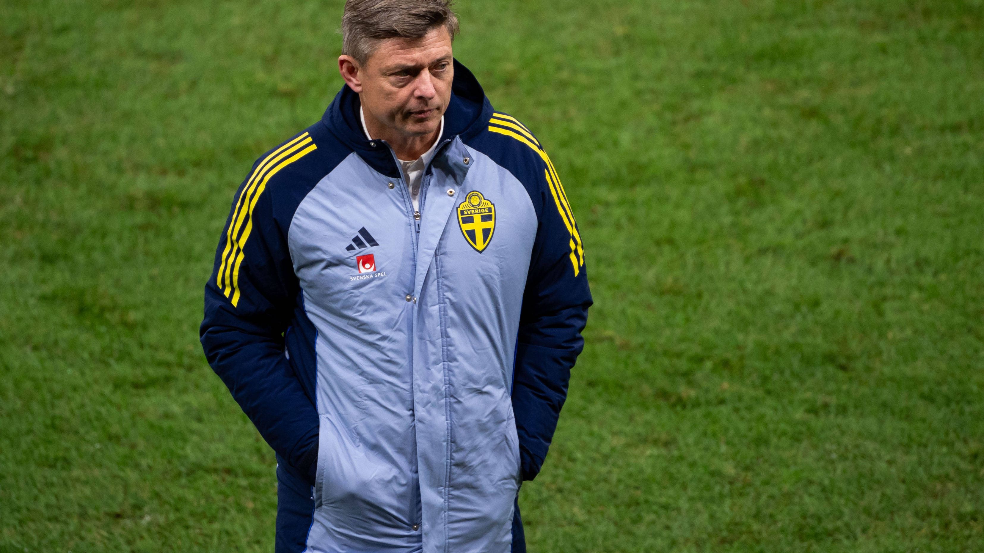 Tomasson keihard aangepakt na debacle Zweden. 'Een complete ramp. Wat ...