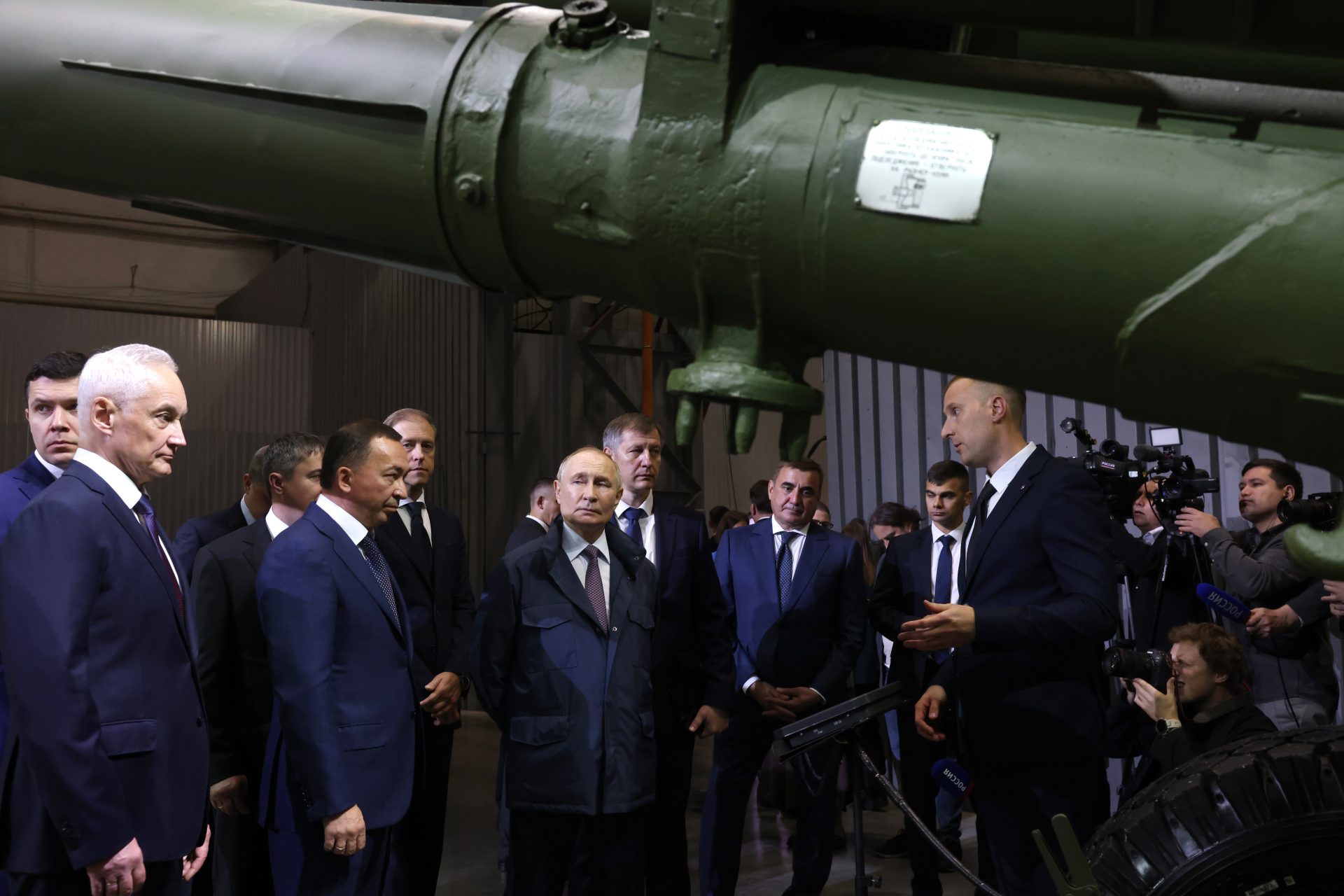 Ukrainian forces destroyed a decades-old Russian artillery gun