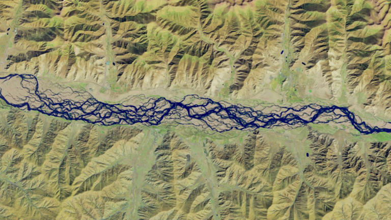 Shapeshifting 'braided river' in Tibet is the highest in the world, and ...