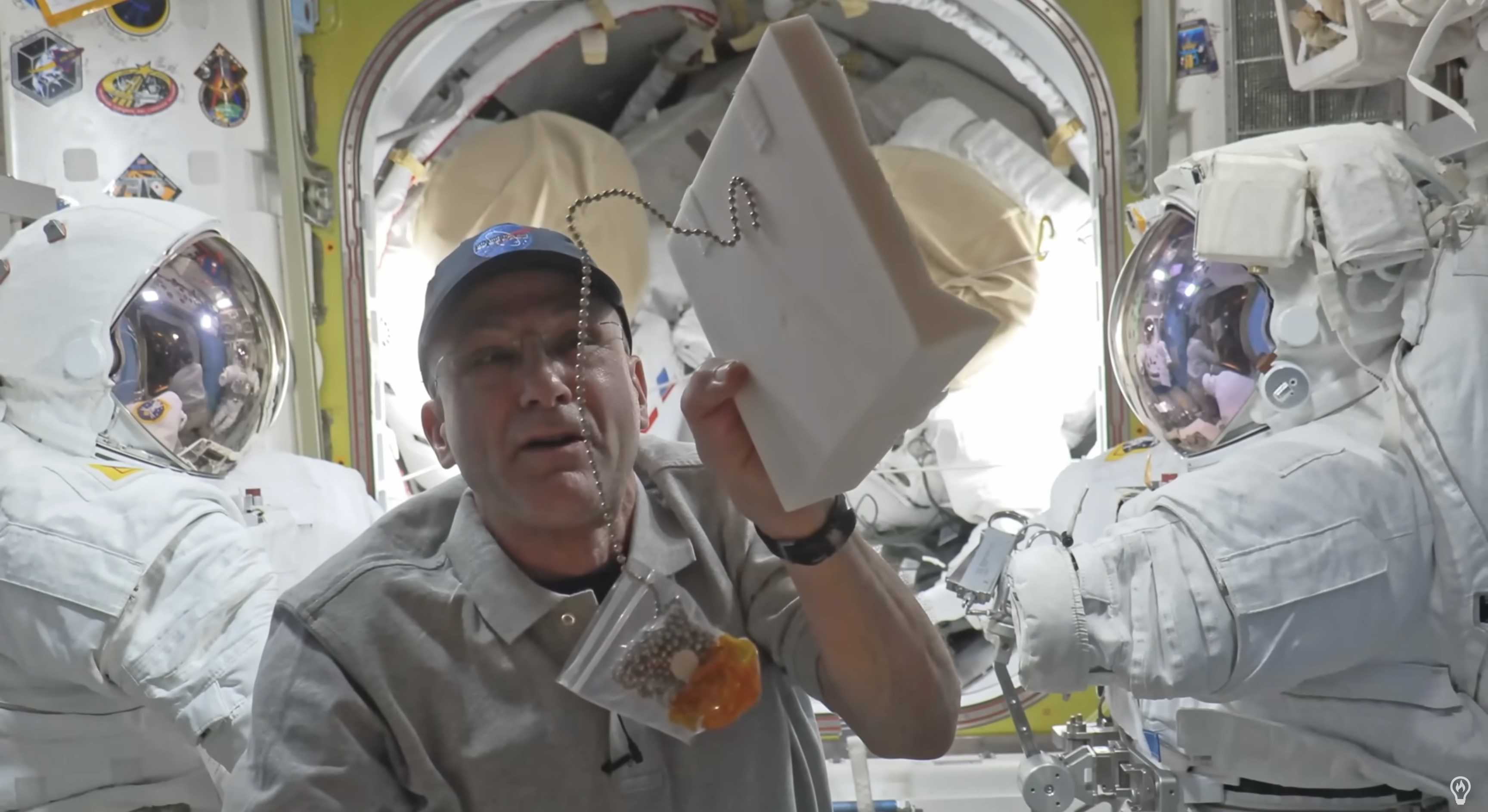 La NASA permet au YouTuber Steve Mould de tester sa “théorie étrange de ...