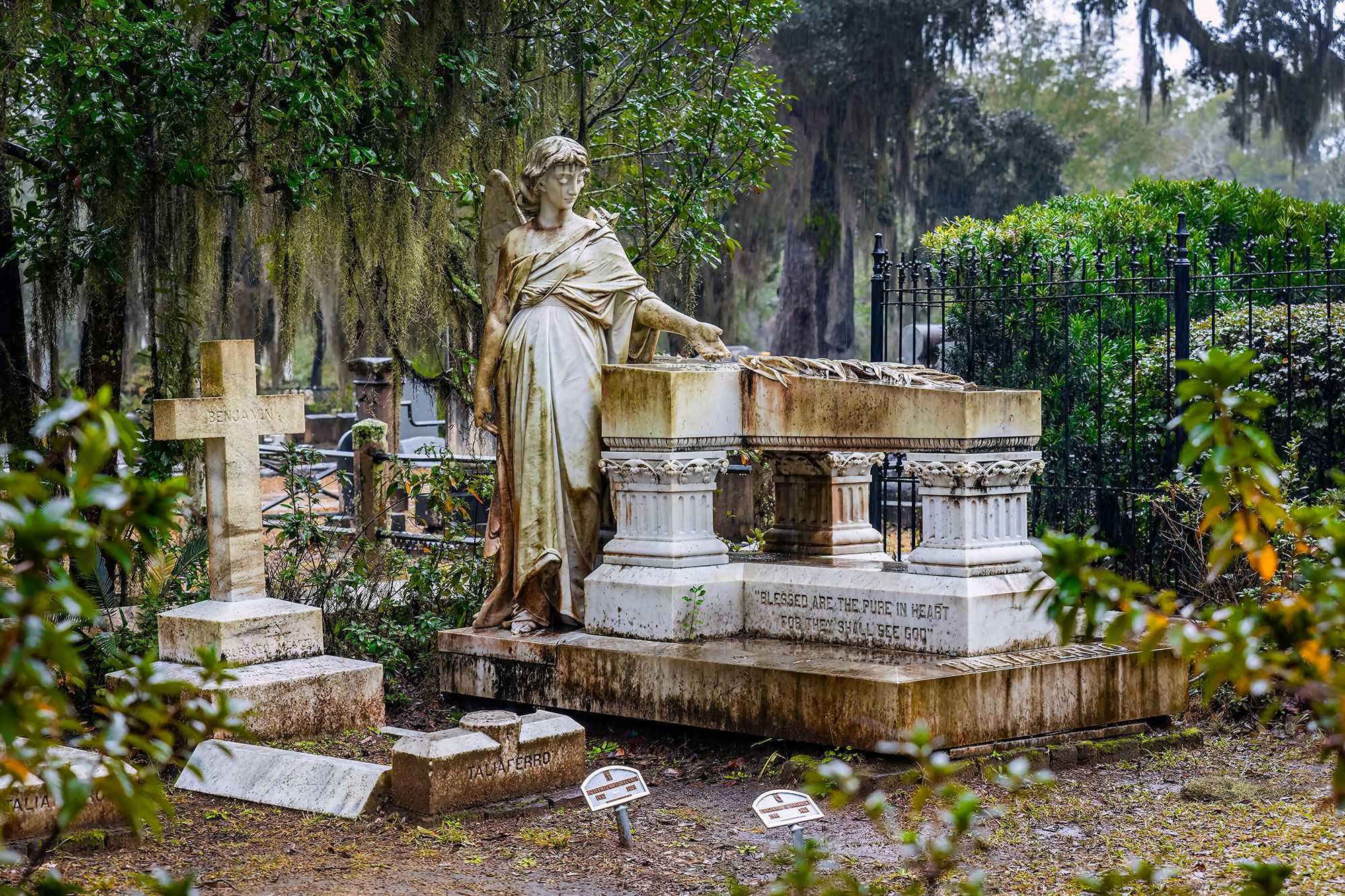 America's Spookiest Destinations: Why Savannah, 2 other cities still ...