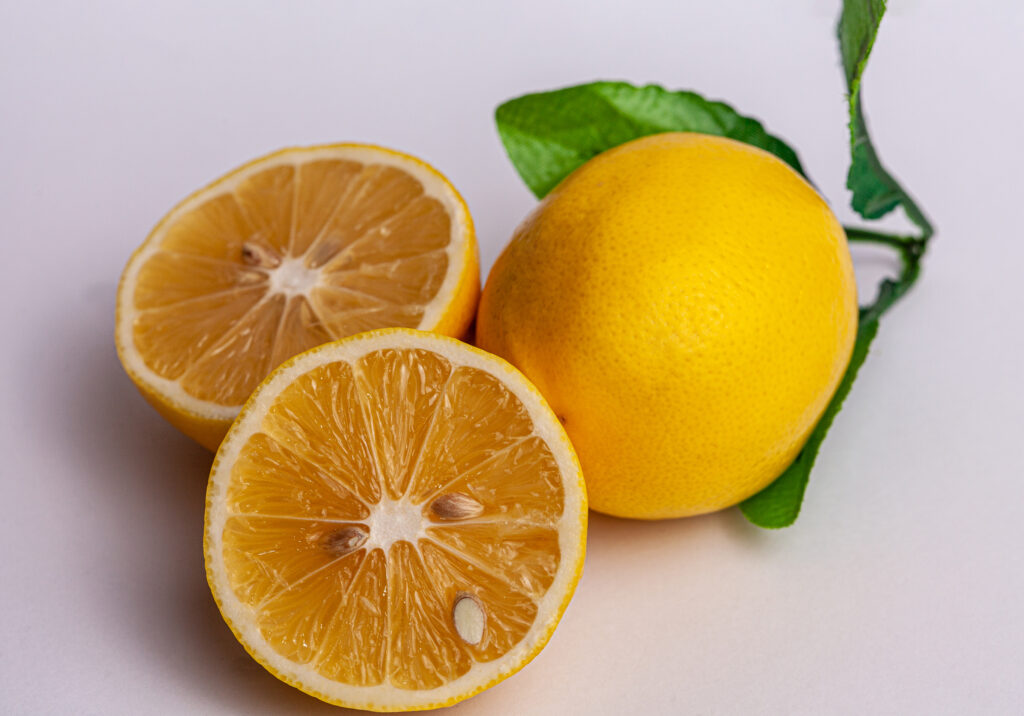 25 clever cleaning hacks using lemons (that most people don’t know about)
