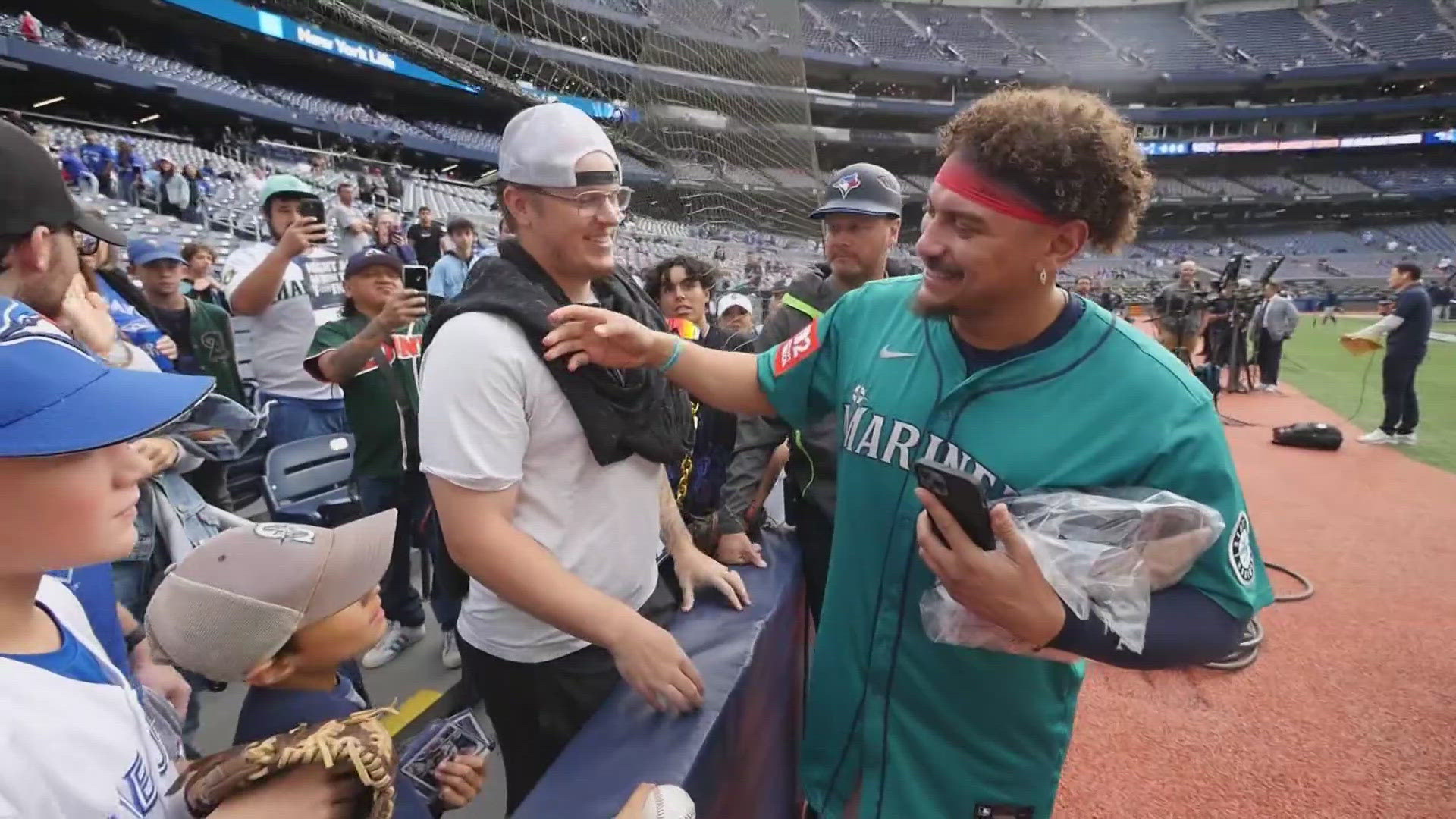 Mariners celebrate big game 2 win