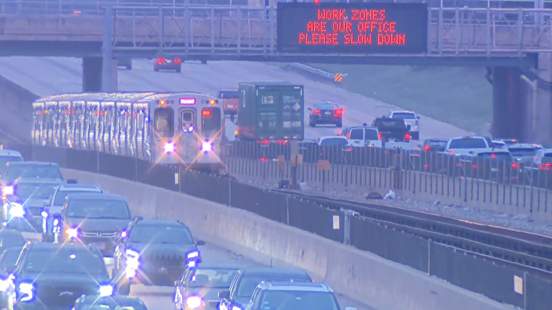 Man dies after forcing open door of moving CTA Red Line train; service ...