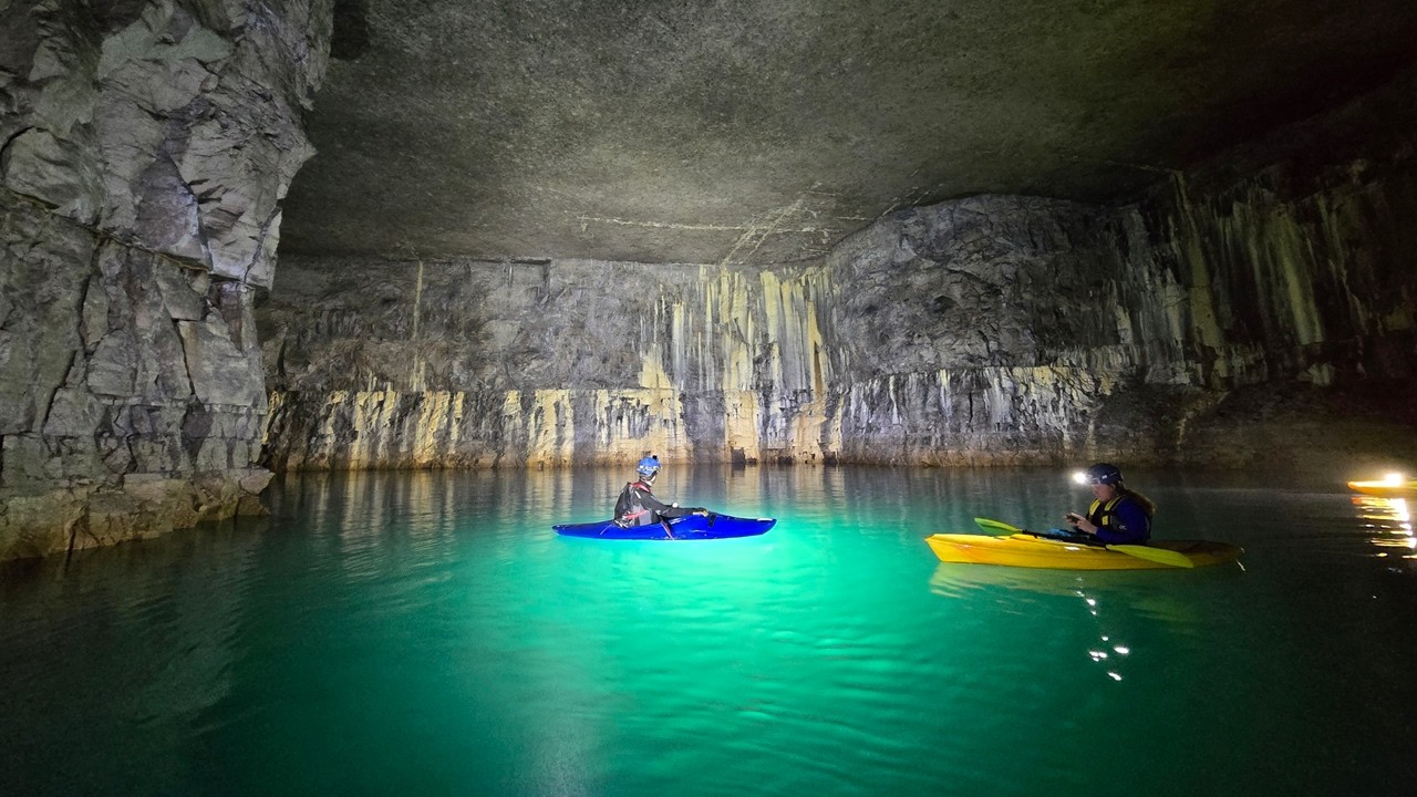 400Ft Deep Lake Found Inside A Giant Limestone Mine