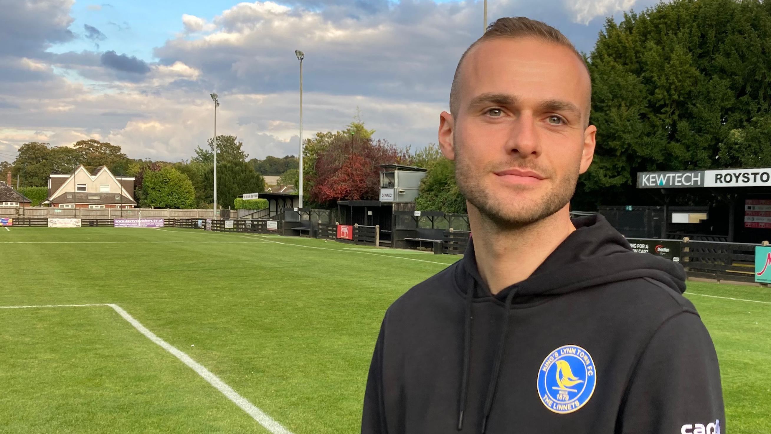 Simpson to remain as King's Lynn boss