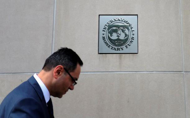 FMI eleva projeção de crescimento da economia dos EUA em 2026 para 2,4%