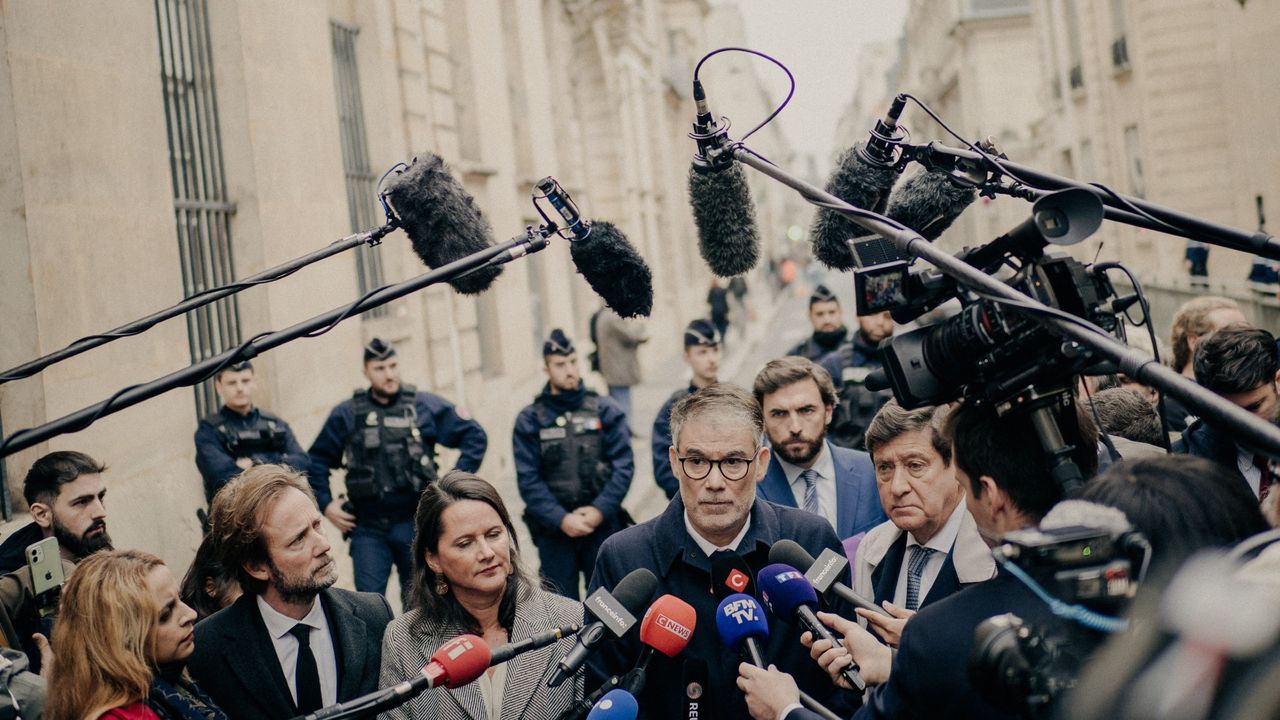 French finances: what’s behind country’s debt problem?