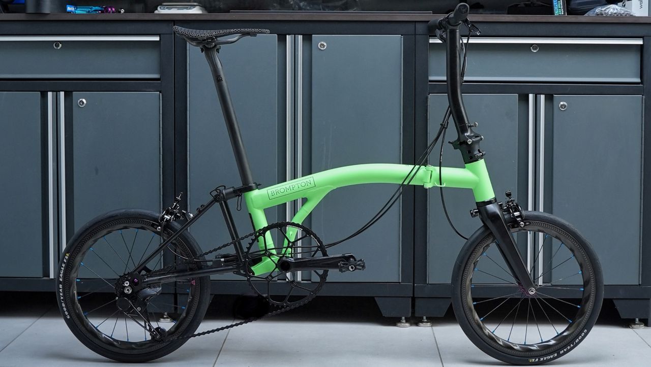You think that's light, Brompton? Oleg at Twisted Wheels says, "hold my ...