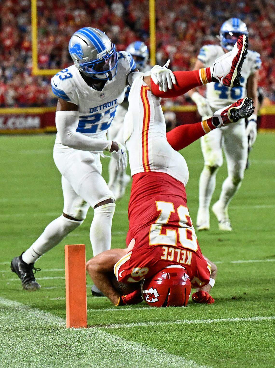 Can you see the similarity between this Travis Kelce catch and a famous ...